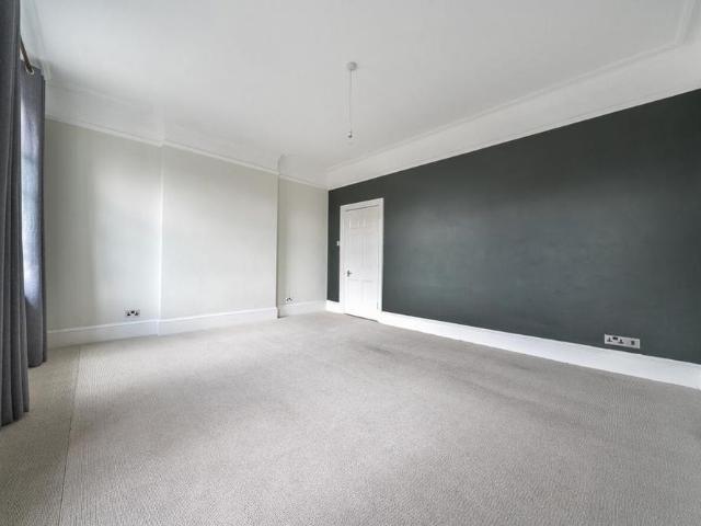 3 bedroom flat to rent