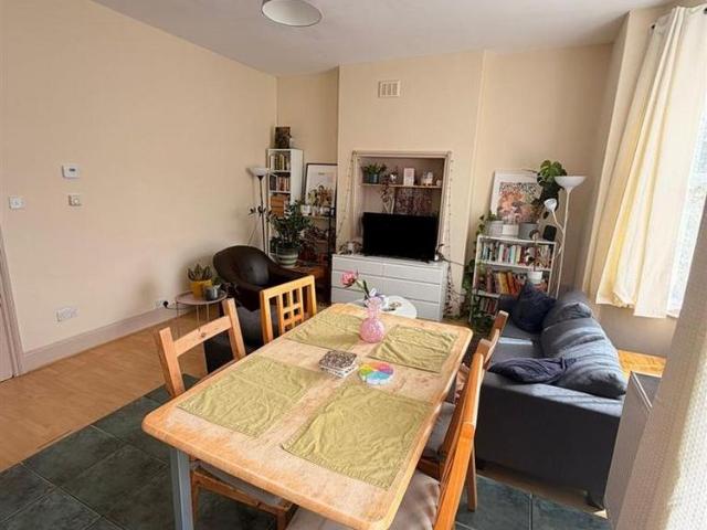 3 bedroom flat to rent