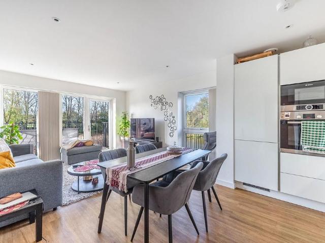 3 bedroom flat to rent