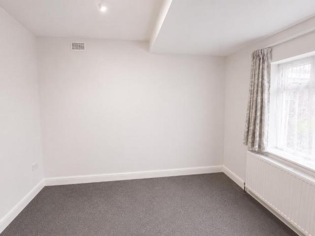 3 bedroom flat to rent