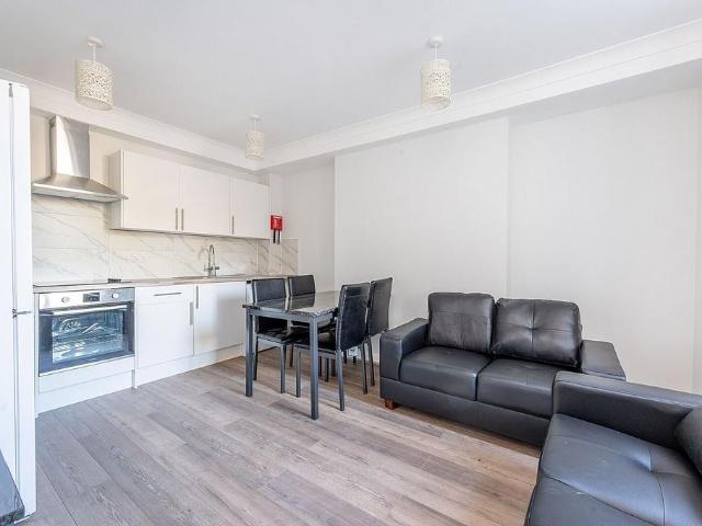 3 bedroom flat to rent