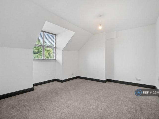 3 bedroom flat to rent