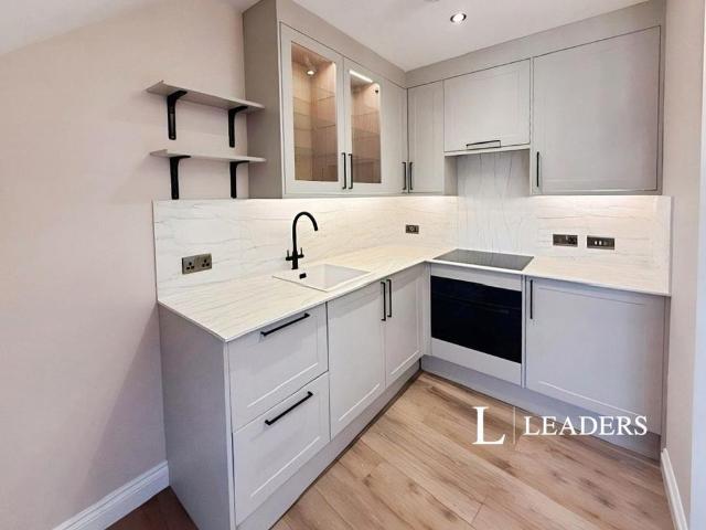 3 bedroom flat to rent