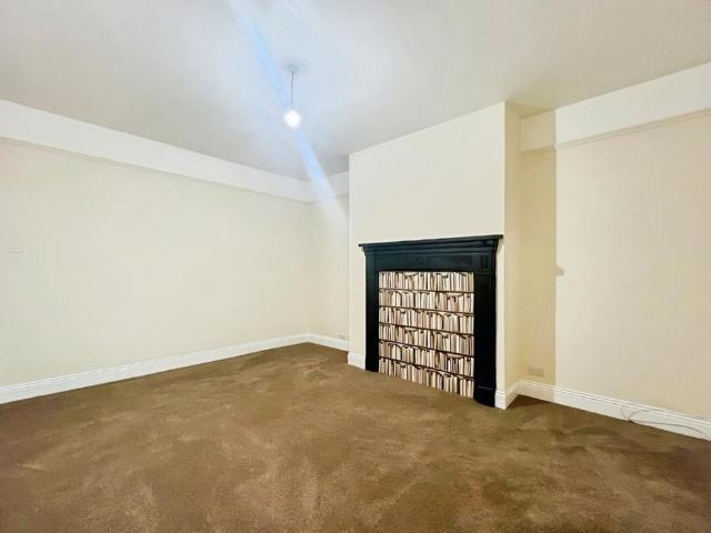 3 bedroom flat to rent