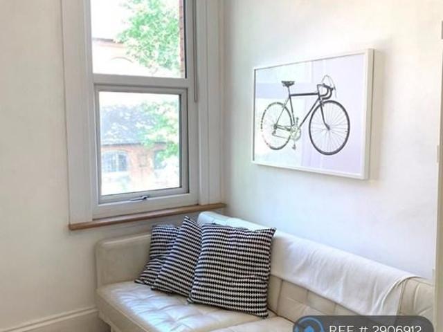 3 bedroom flat to rent