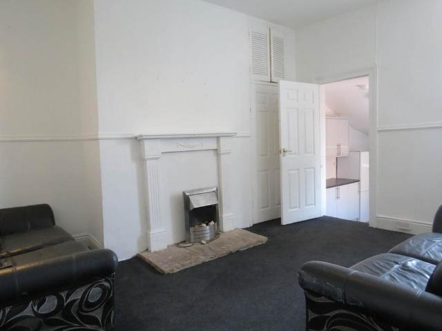 3 bedroom flat to rent