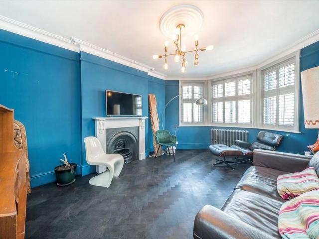 3 bedroom flat to rent