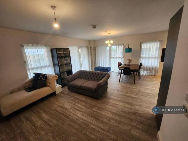 3 bedroom flat to rent