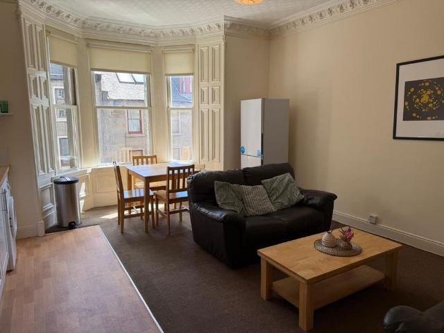3 bedroom flat to rent