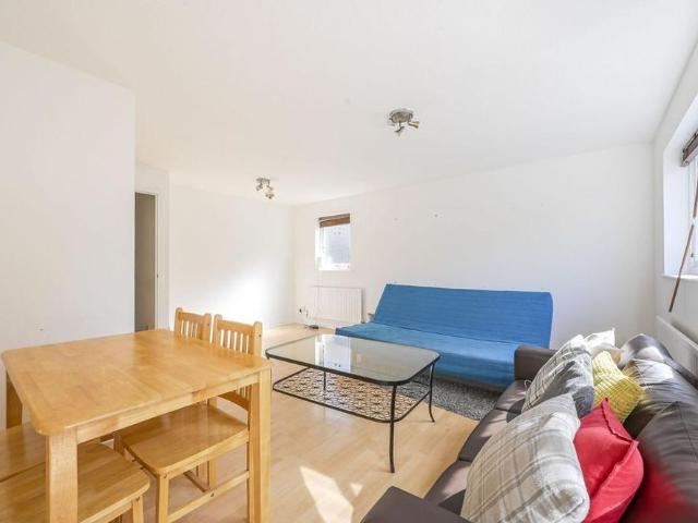 3 bedroom flat to rent