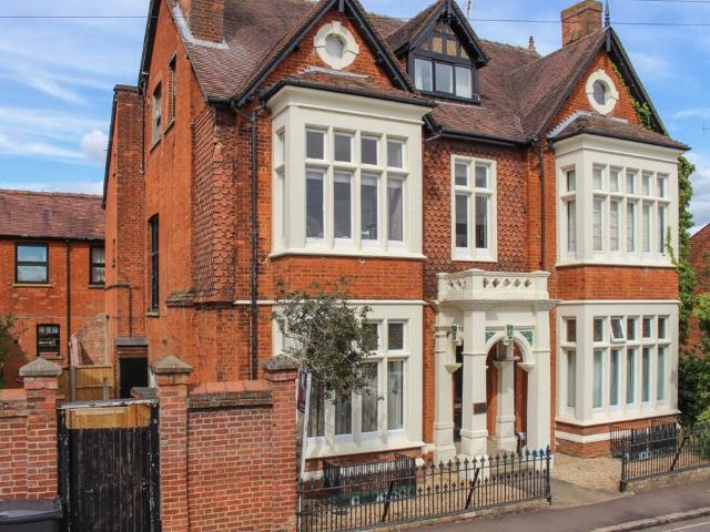3 bedroom flat to rent