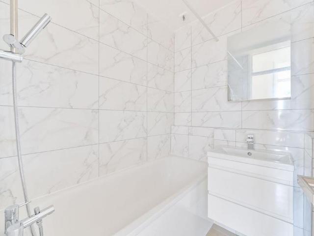3 bedroom flat to rent