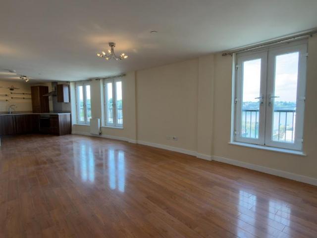 3 bedroom flat to rent