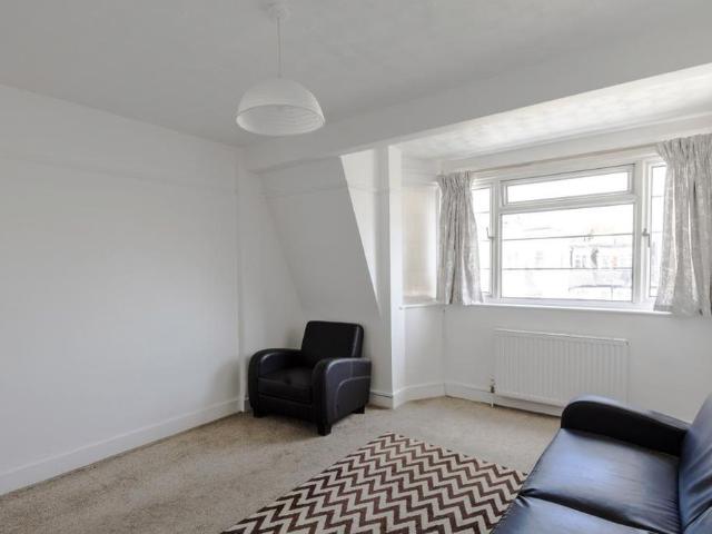 3 bedroom flat to rent
