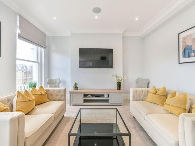 3 bedroom flat to rent