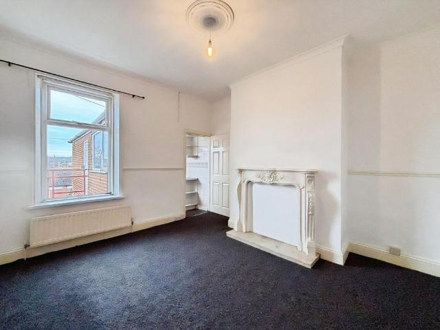 3 bedroom flat to rent