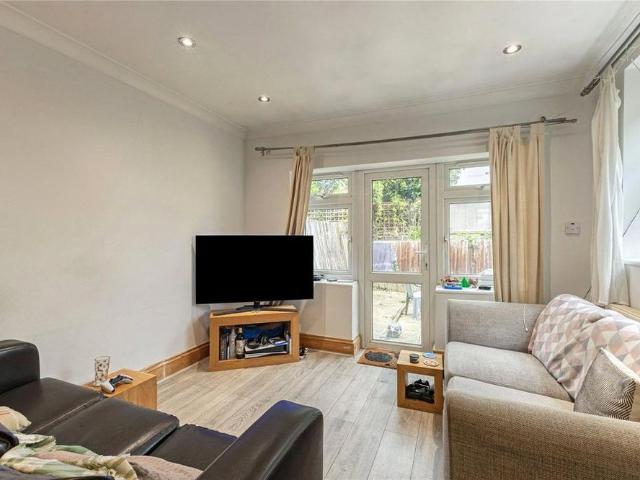 3 bedroom flat to rent