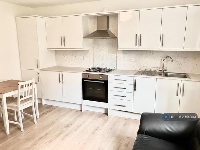 3 bedroom flat to rent