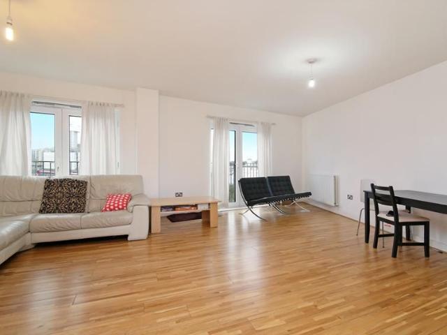 3 bedroom flat to rent