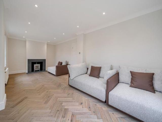 3 bedroom flat to rent