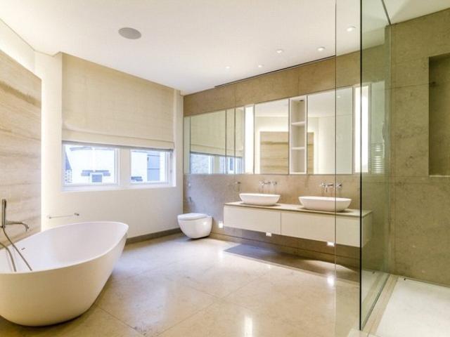 3 bedroom Flat to rent