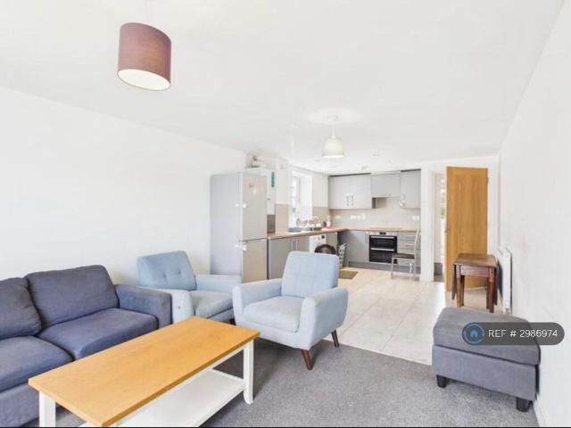 3 bedroom flat to rent