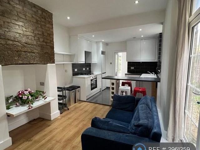 3 bedroom flat to rent