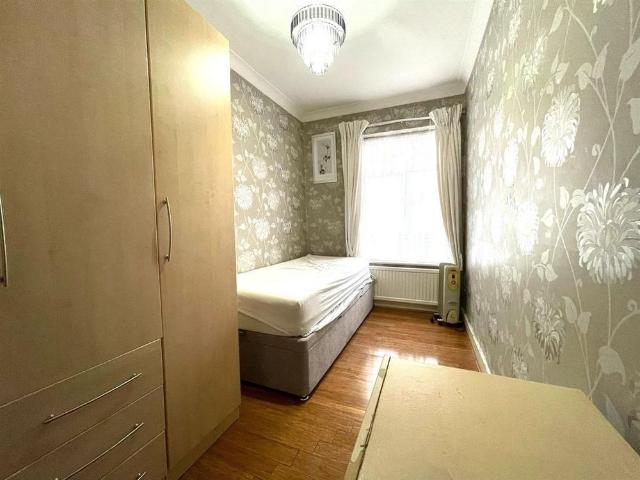 3 bedroom flat to rent