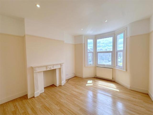3 bedroom flat to rent
