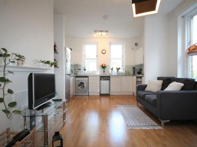 3 bedroom flat to rent