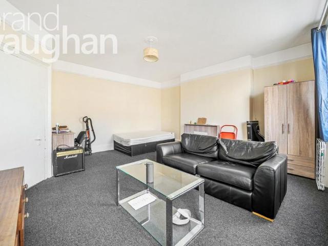 3 bedroom flat to rent