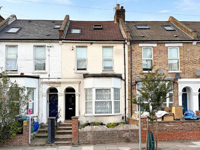 3 bedroom flat to rent