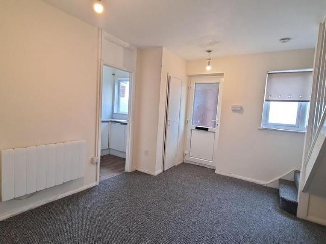 3 bedroom flat to rent