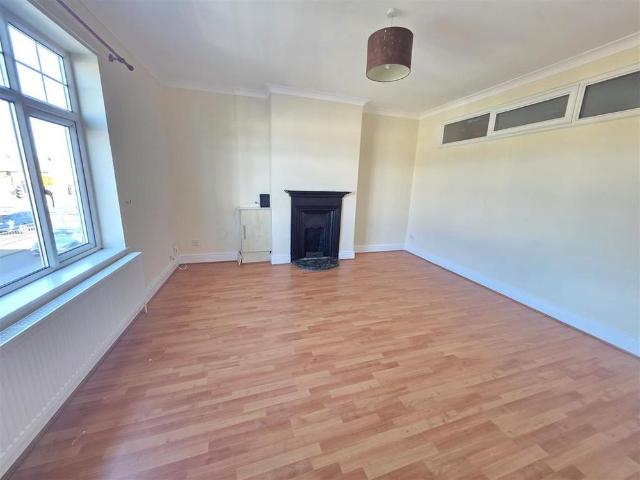 3 bedroom flat to rent