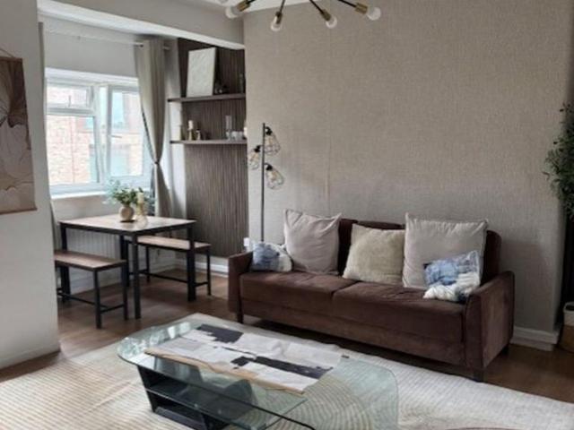 3 bedroom flat to rent