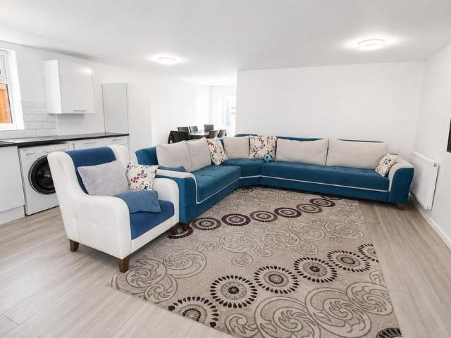 3 bedroom flat to rent