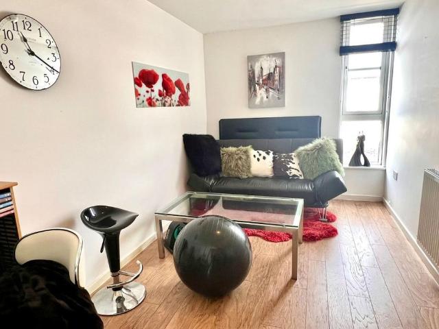 3 bedroom flat to rent