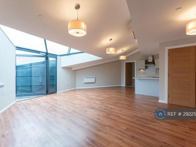 3 bedroom flat to rent