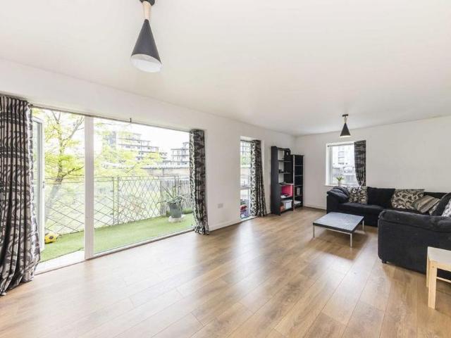 3 bedroom flat to rent