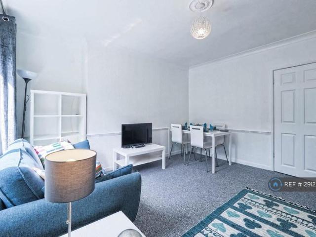 3 bedroom flat to rent