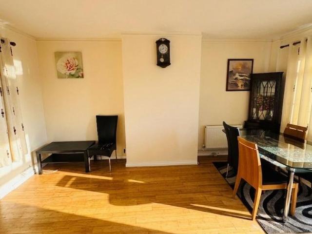 3 bedroom flat to rent