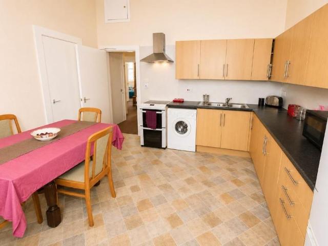 3 bedroom flat to rent