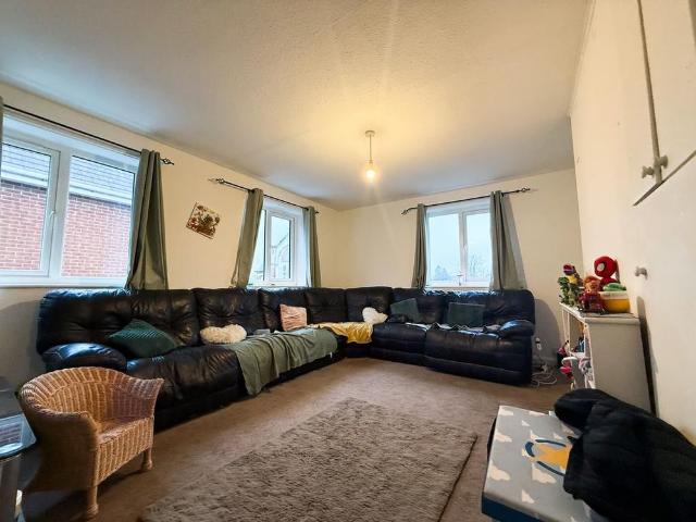 3 bedroom flat to rent