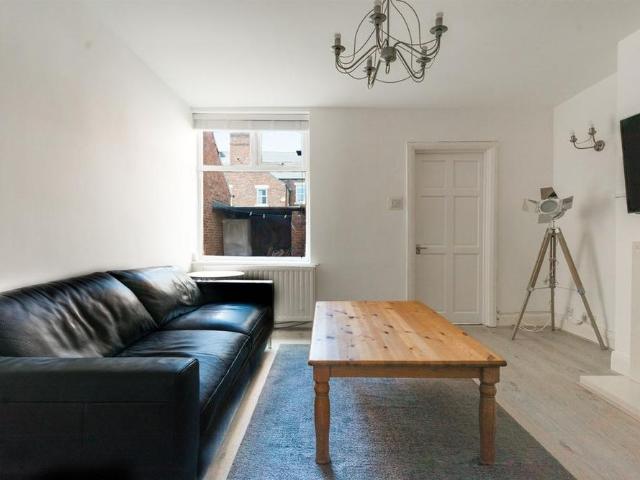 3 bedroom flat to rent