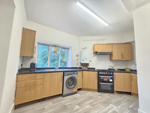 3 bedroom flat to rent