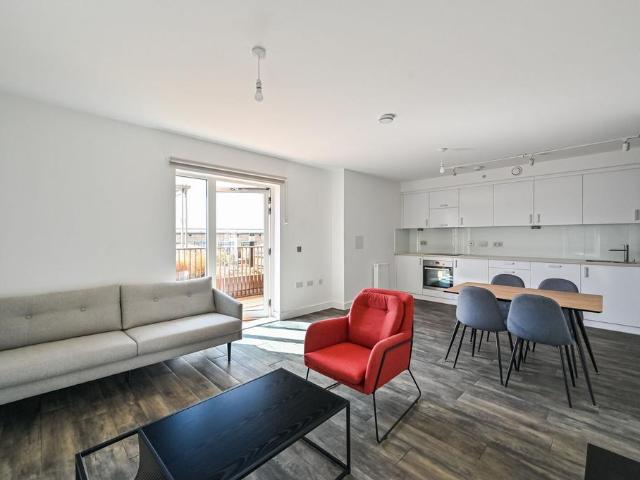 3 bedroom flat to rent