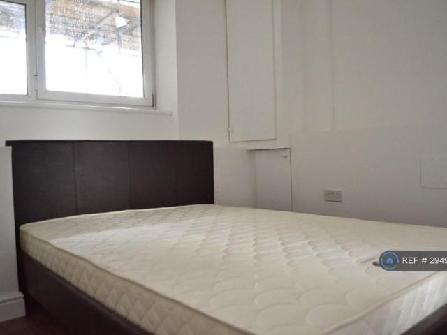 3 bedroom flat to rent