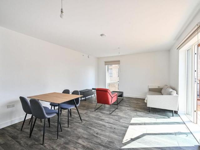 3 bedroom flat to rent