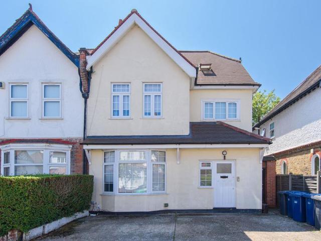 3 bedroom flat to rent