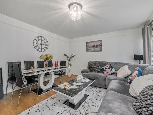 3 bedroom flat to rent